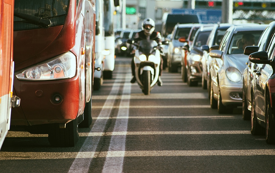 Motorcycle Riders Now Allowed to “Lane Filter” in Arizona