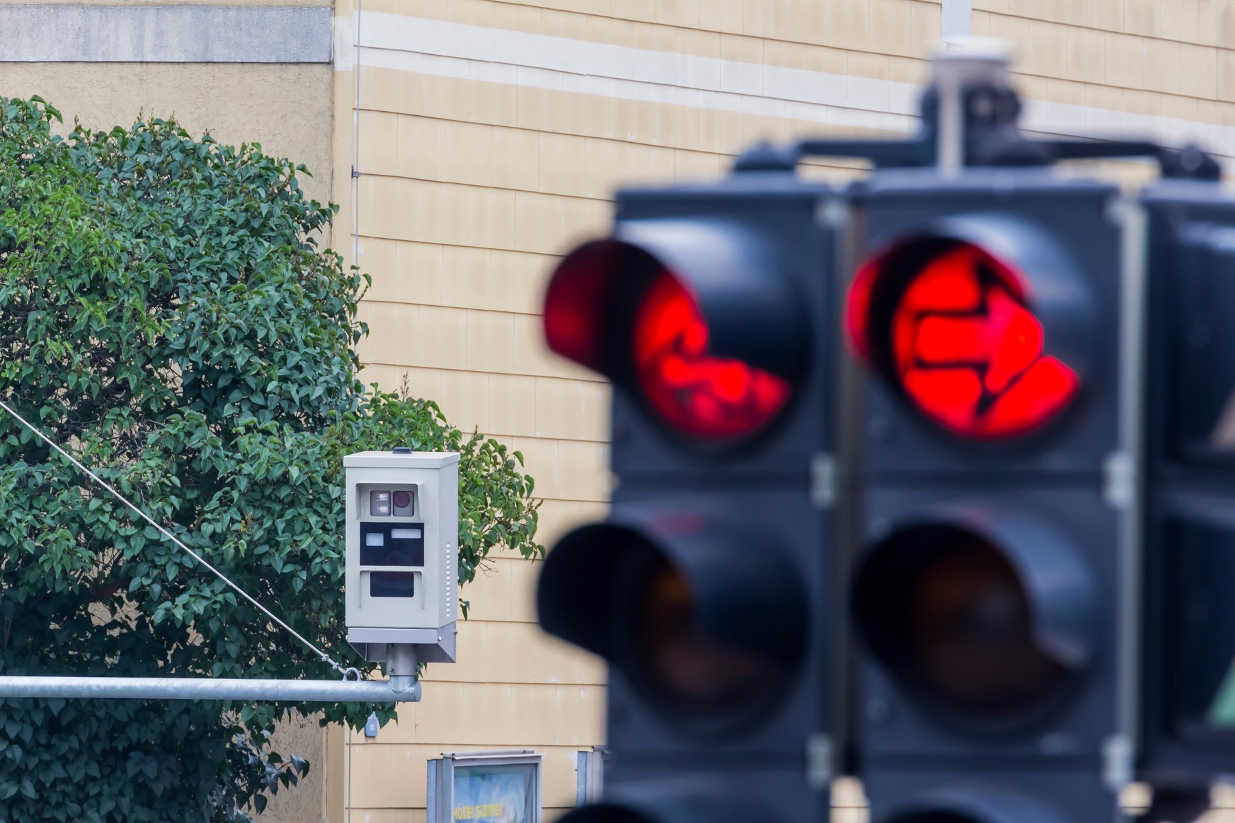 Phoenix Considering Red Light Cameras Again: Do They Actually Work ...